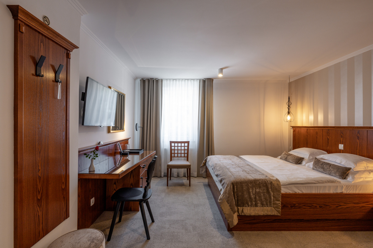 Suite quadruple room - VIEW OF THE MOUNTAINS | Kotnik Boutique Hotel ...